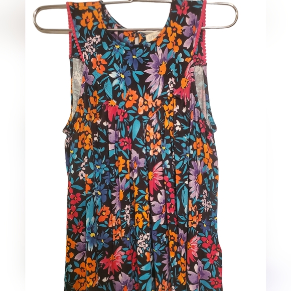 Greige | Tops | Greige Floral Tank Size S | Poshmark